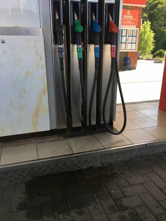 Benzin istasyonu Rusoil, Krasnodarski krayı, foto