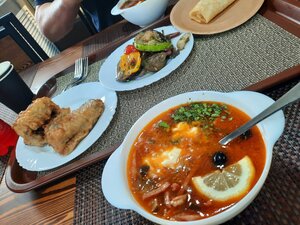 Пельмениум (ulitsa Kalinina No:22, Svetlograd), kafe  Svetlograd'dan