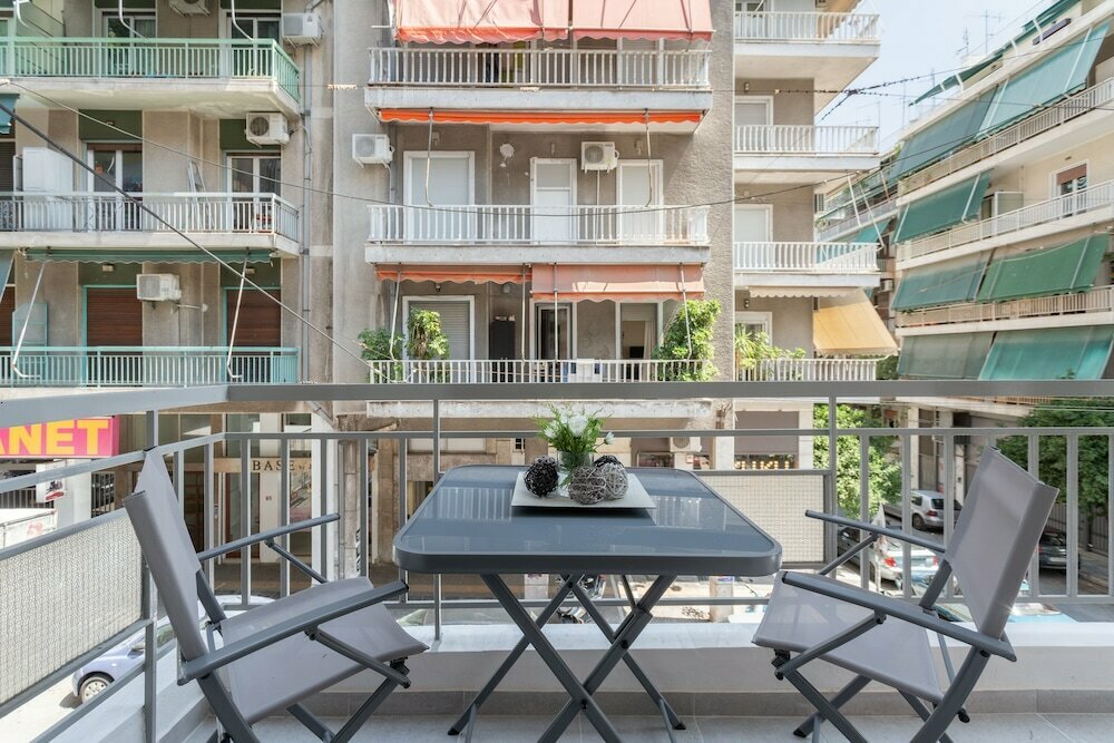 Otel Explore History from a Chic Central Apt, Atina, foto