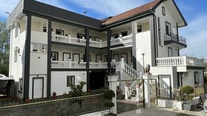 Vila Aaron (Durrës County, Durrës, Rruga Pavaryosia), otel  Dıraç'tan