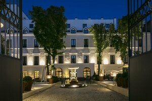 Palacio de los Duques Gran Meliá - The Leading Hotels of the World (Madrid, Cuesta Santo Domingo), otel  Madrid'den