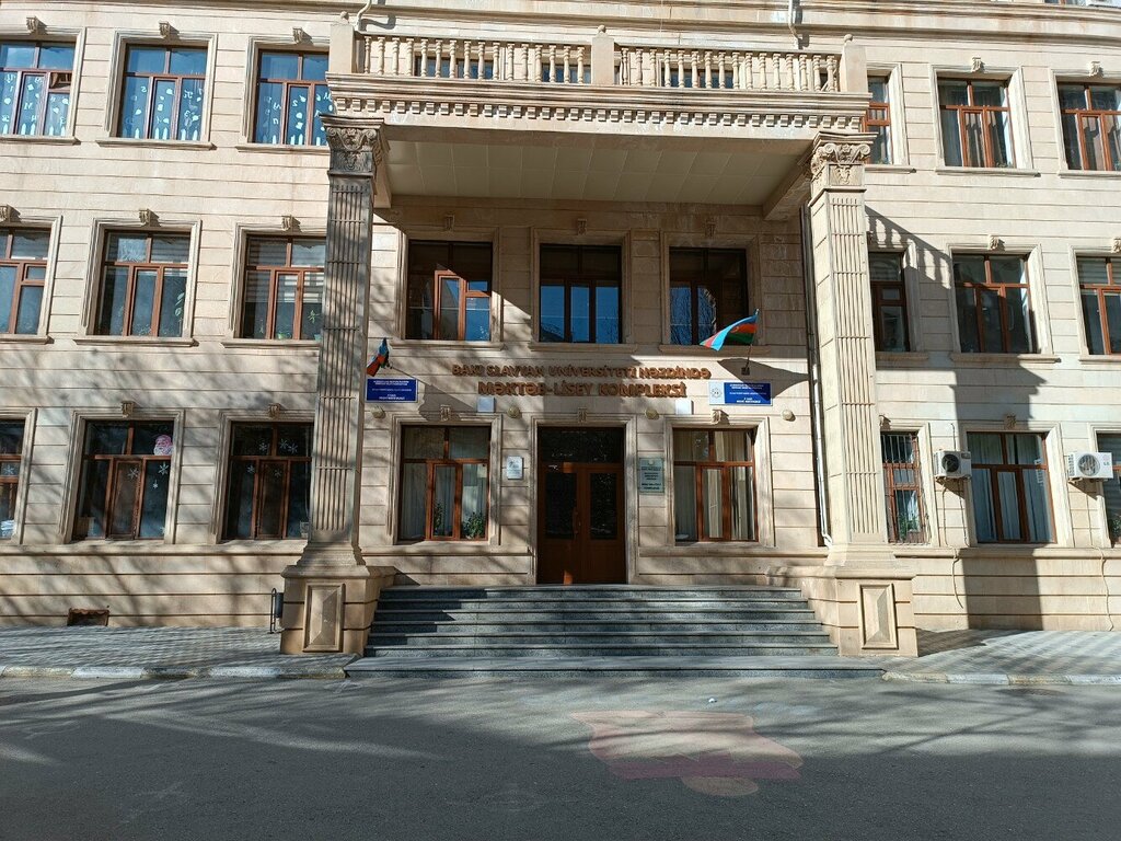 Lise Bakı Slavyan Universitetinin Məktəb Lisey Kompleksi, Bakü, foto