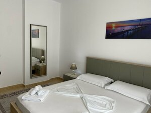 Tourists Residence (Vlorë County, Vlorë), otel  Avlonya'dan