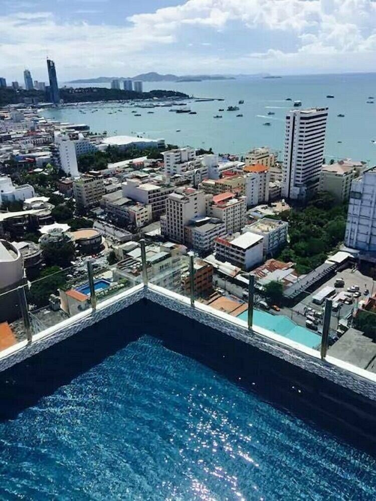 Kısa süreli konaklama The Base Pattaya Sea view suites, Pattaya, foto
