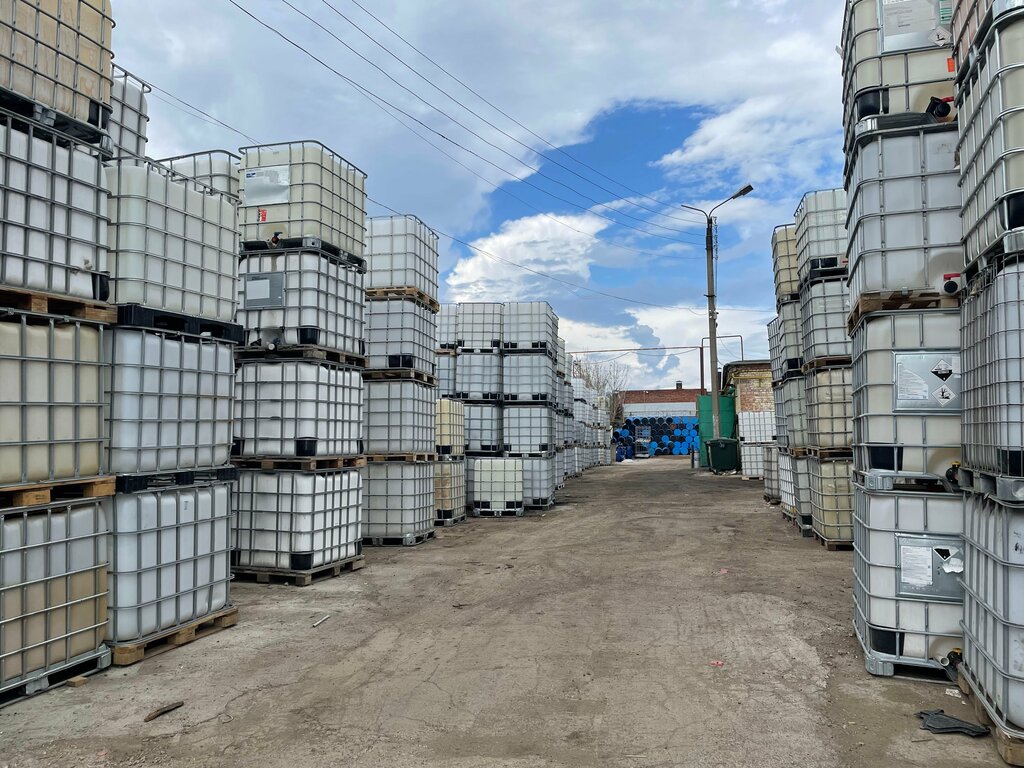 Rezervuar ve sıvı nakliye ekipmanları E-kube, Nijnekamsk (Tüben Kama), foto