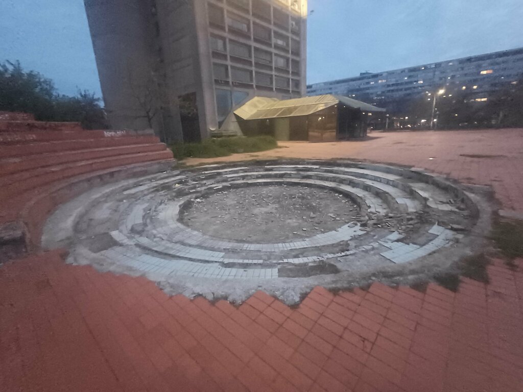 Unutulmaz olayların yeri The abandoned fountain, Belgrad, foto