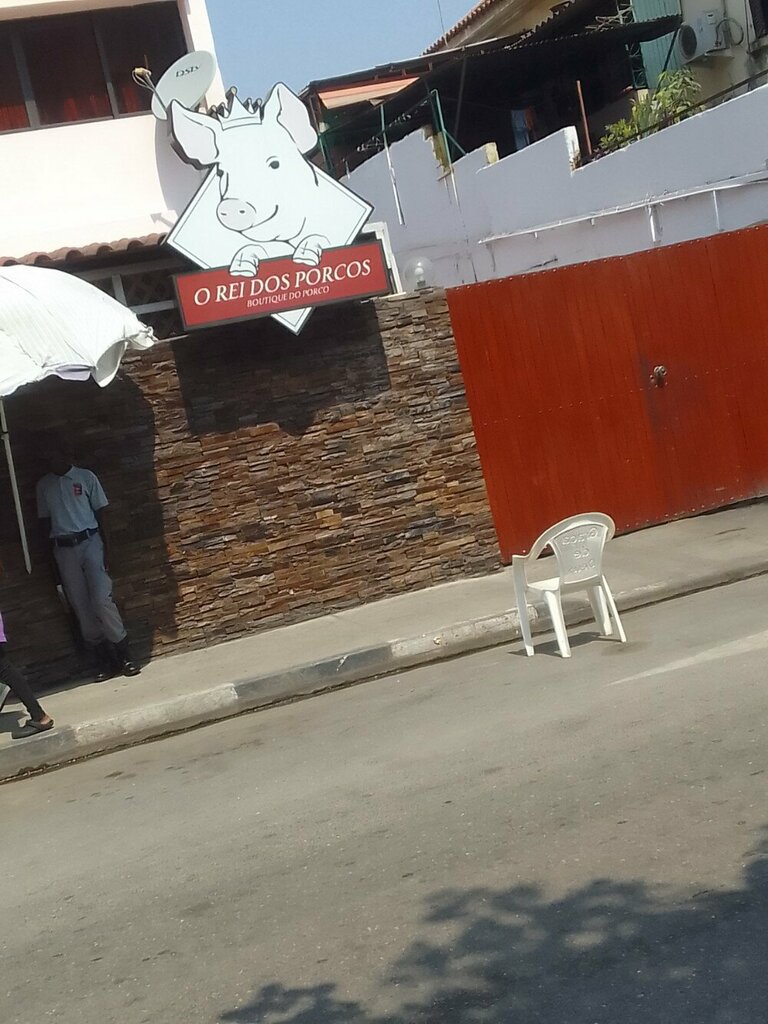 Rei dos porcos, restaurant, Luanda, Rua Lourenço Mendes Conceição ...
