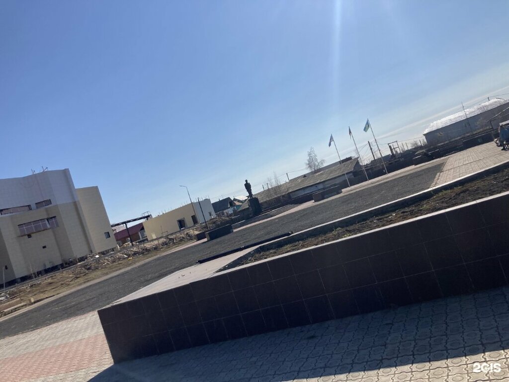 Anıt, heykel Площадь Степана Васильева, Nyurba, foto