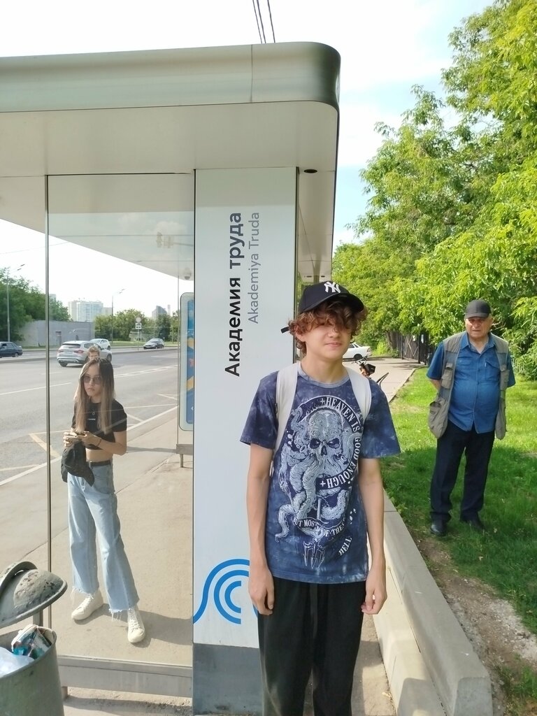 Toplu taşıma durağı Academy of Labor, Moskova, foto