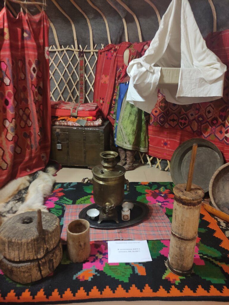 Müzeler ve sanat galerileri Zarinsky mezhposelenchesky krayevedchesky muzey, Zarinsk, foto
