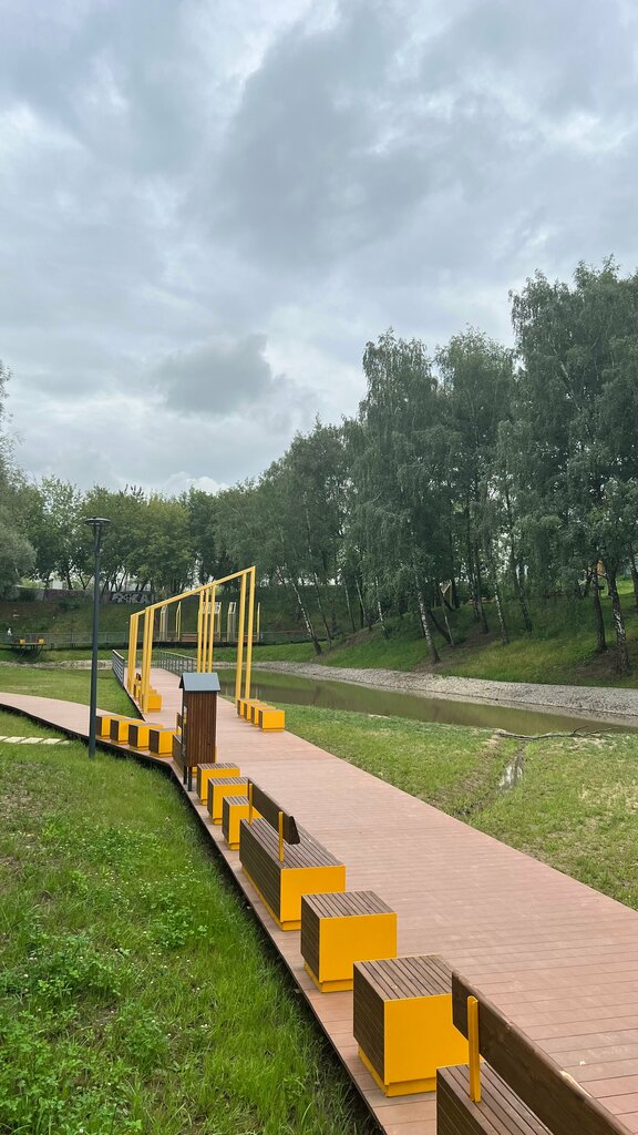 Toplu taşıma durağı Shmelevsky Brook Park, Moskova, foto