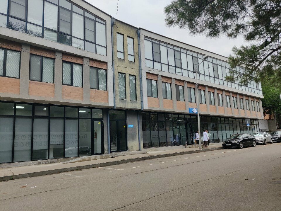 Tıp merkezleri ve klinikler NeoLab Clinic · клиника НеоЛаб, Tiflis, foto