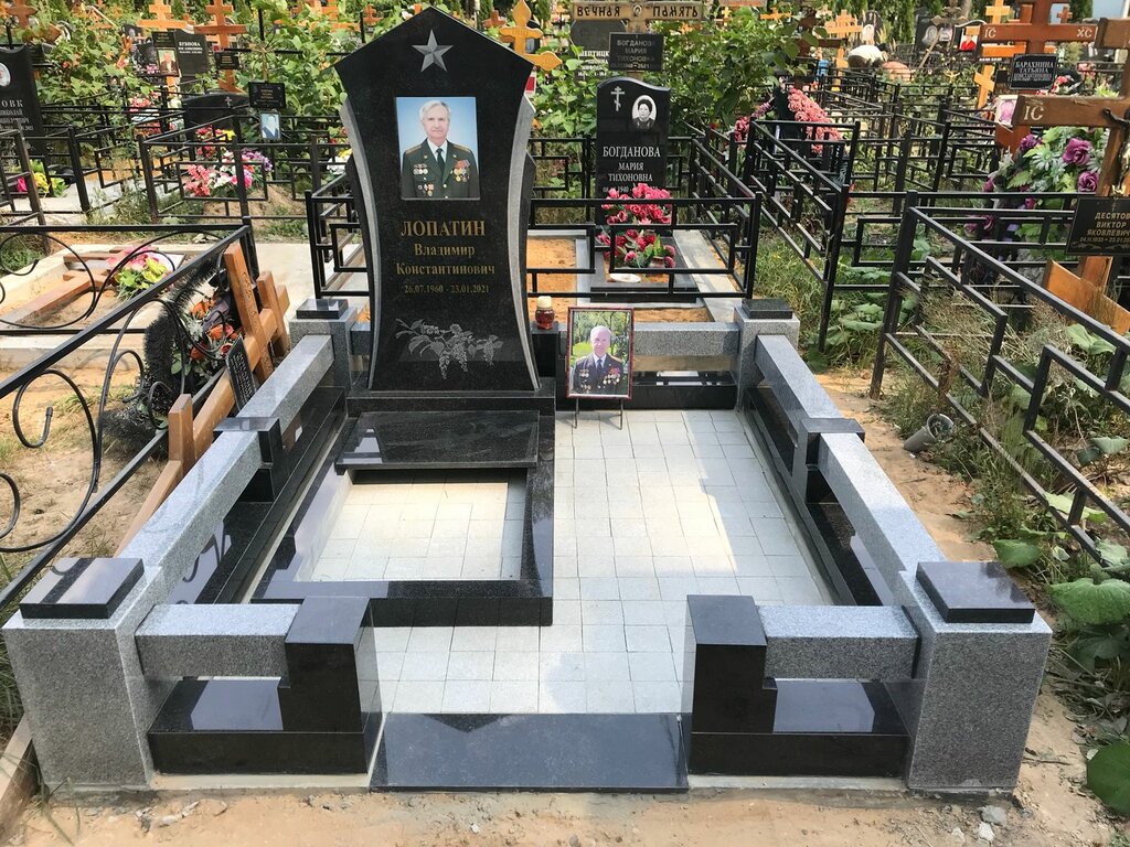 Heykel ve mezarlık taşı üreticileri Obelisk, Moskova, foto