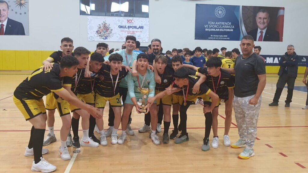 Lise Kartepe Anadolu İmam Hatip Lisesi, Kartepe, foto