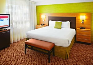 TownePlace Suites Mississauga-Airport Corporate Centre (5050 Orbitor Drive), otel  Mississauga'dan