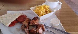 BBQ Zone (Na Turukhtannye Ostrova Road No:12И), kafe  Saint‑Petersburg'dan