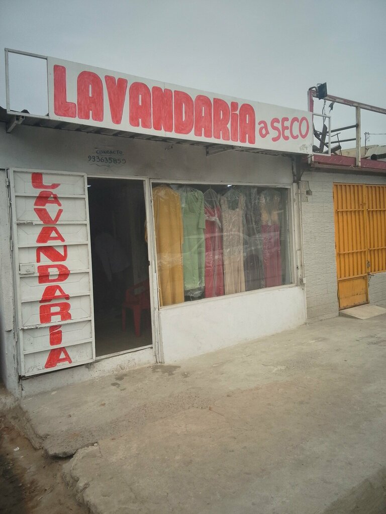 Protestan kilisesi ADPM Congregação Poder De Libertação, Loanda, foto