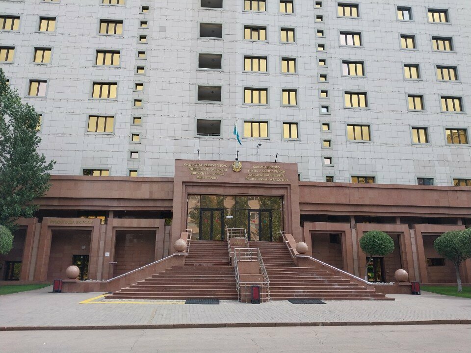 Devlet kurumları ve bakanlıklar Çalışma ve Sosyal Koruma Bakanlığı, Astana, foto