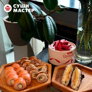 Sushi master (ulitsa Lenina No:12/2, posyolok gorodskogo tipa Fyodorovskiy), suşi restoranı  Hantı‑Mansi Özerk Okrugu'ndan