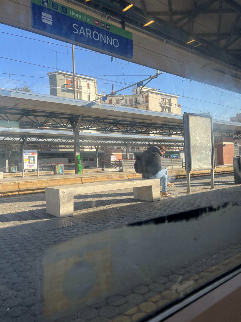 Tren istasyonu Saronno, Lombardiya, foto