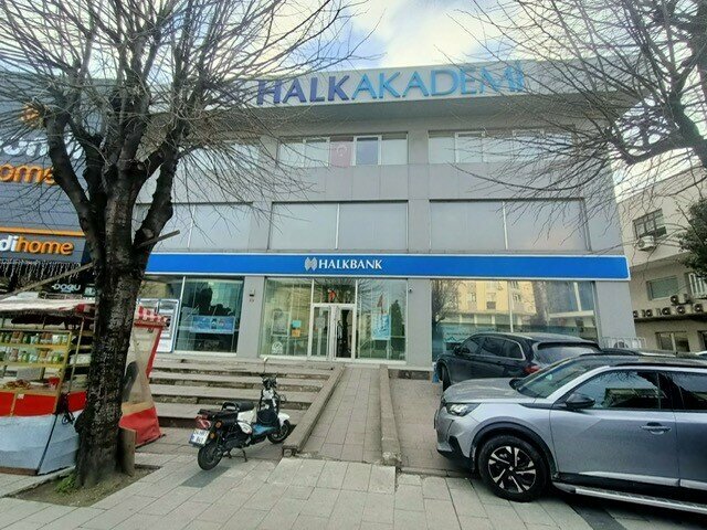 Banka Halkbank Sefaköy Şubesi, İstanbul, foto