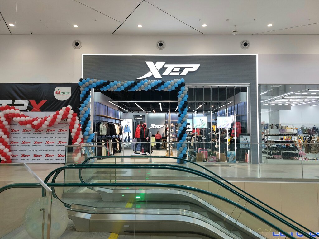 Spor giyim ve ayakkabı Xtep, Almatı, foto