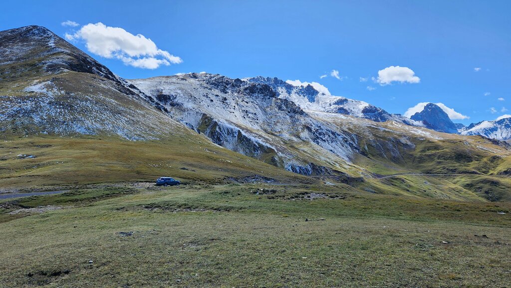Dağ zirvesi Гора Джаурген, Kabardino‑Balkarya, foto