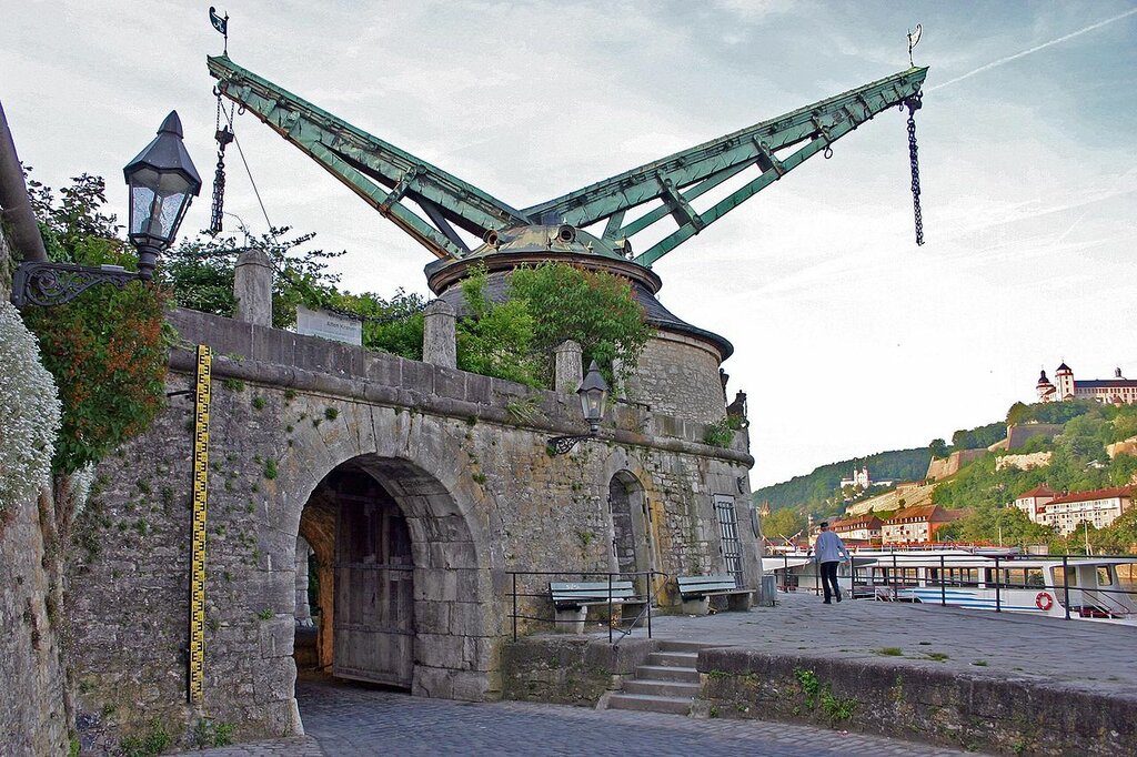 Turistik yerler Alter Kranen, Wurzburg, foto