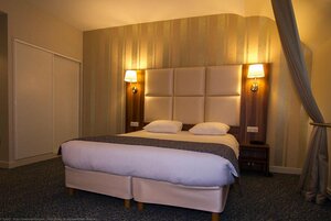 Logis Hotel du Chateau (Place Chateaubriand No:1, Combourg), otel