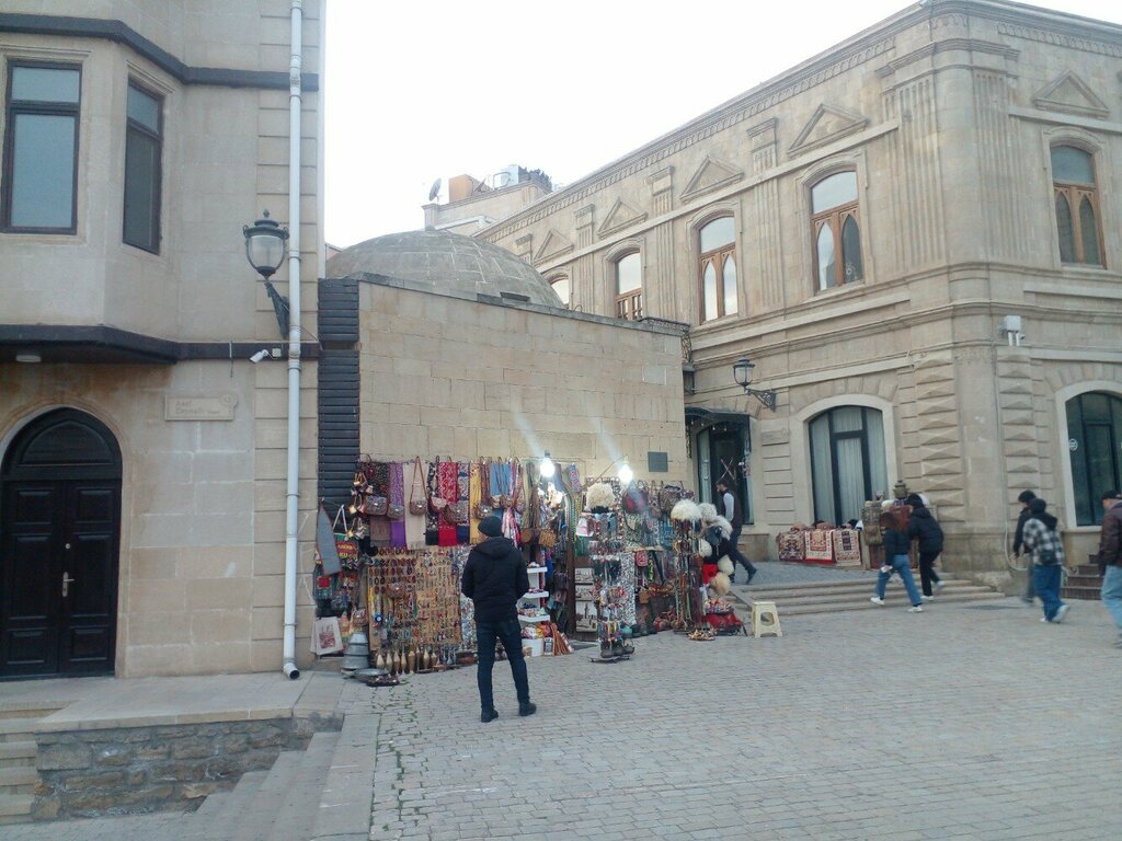 Hediyelik eşya mağazaları Магазин сувениров, Bakü, foto