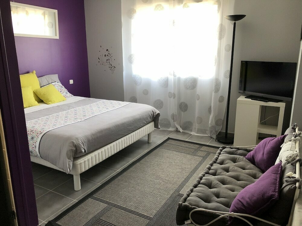 Otel Chambres à 5mn du circuit 24h du Mans, , foto