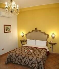 L'antico Borgo (Via S. Cosmo Fuori Porta Nolana No:10, Naples), otel  Napoli'den