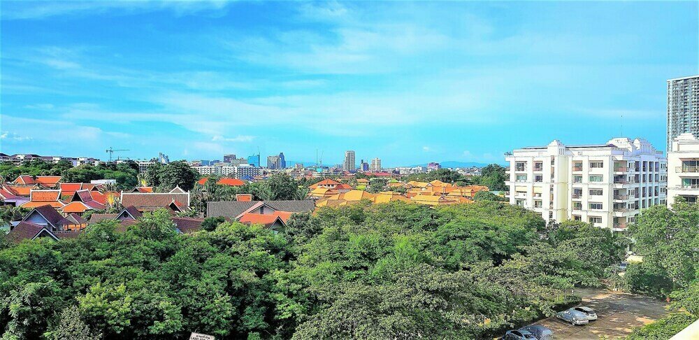 Otel Sea Views With Rentbuythailand, Pattaya, foto