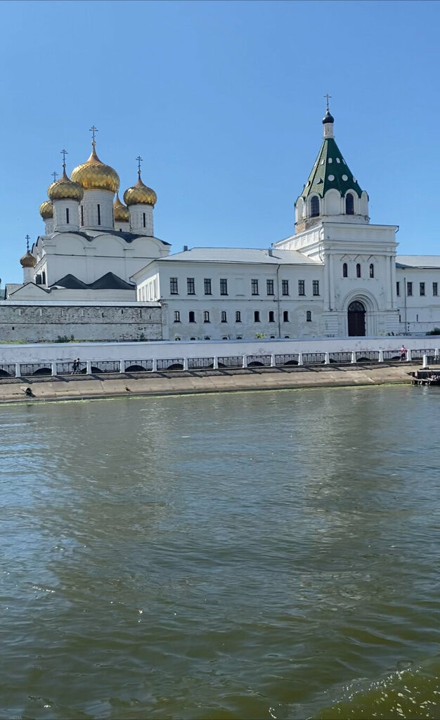 Deniz ve nehir iskeleleri Пригородный речной вокзал, Kostroma, foto