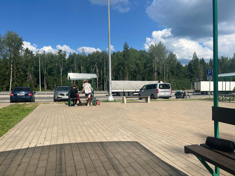 Yol kenarı dinlenme alanı Придорожная зона отдыха, Novgorodskaya oblastı, foto