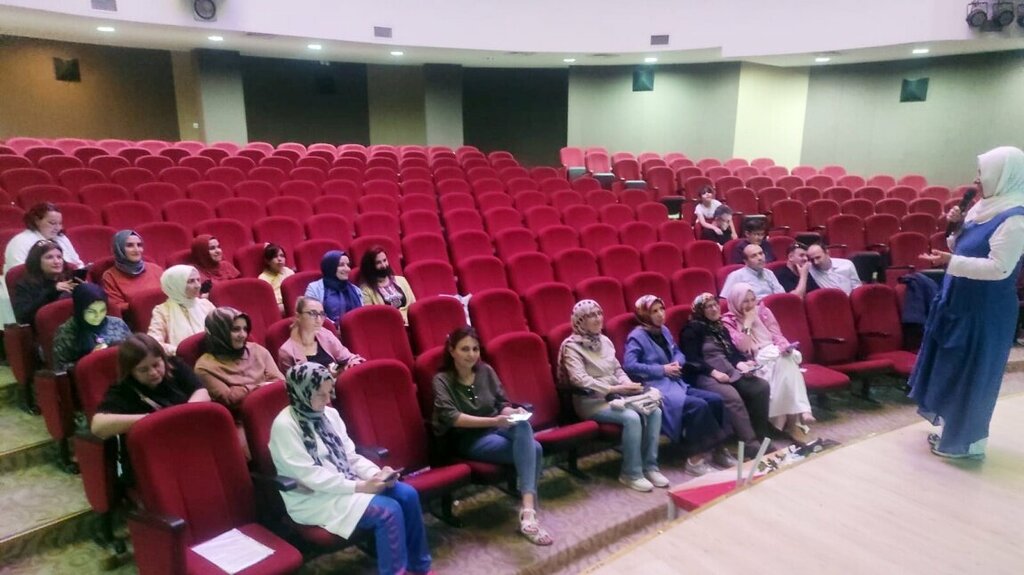 Lise Şehit Tevhit Akkan Kız Anadolu İmam Hatip Lisesi, Isparta, foto