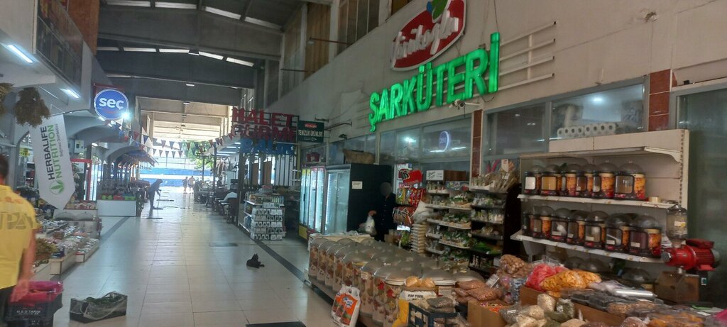 Kasap, şarküteri Yörükoğlu Şarküteri, Alanya, foto