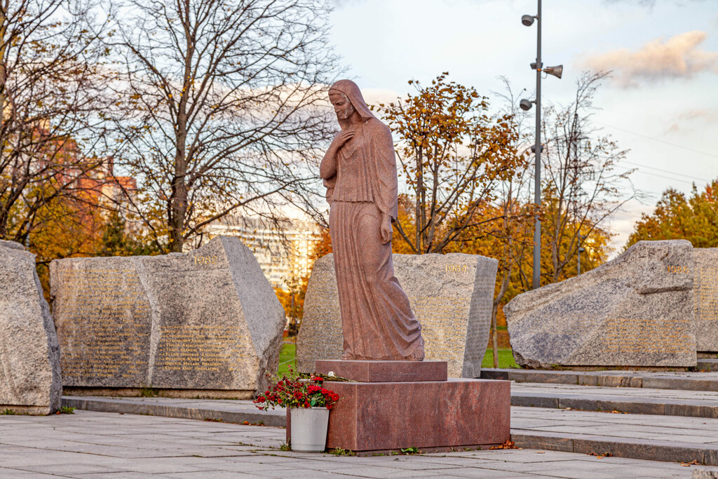 Anıt, heykel Скорбящая мать, Saint‑Petersburg, foto