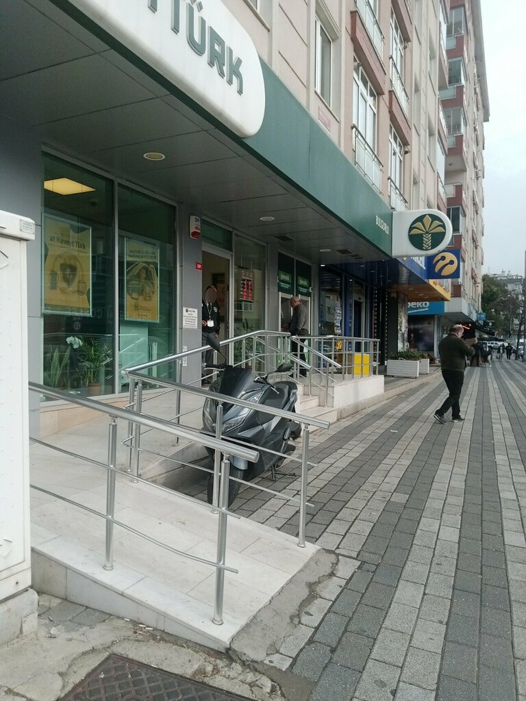 Banka Kuveyt Türk Bulgurlu Şubesi, İstanbul, foto
