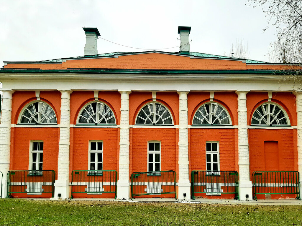 Turistik yerler Восточный флигель (Людская конного двора), Moskova, foto