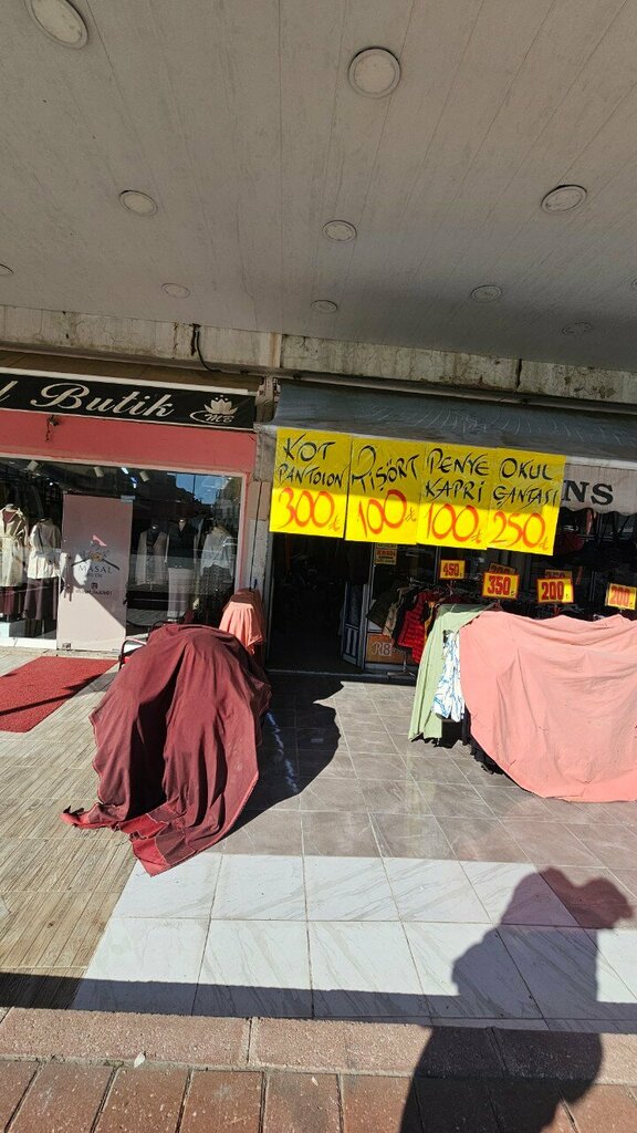 Giyim mağazası Yk Jeans, Adana, foto