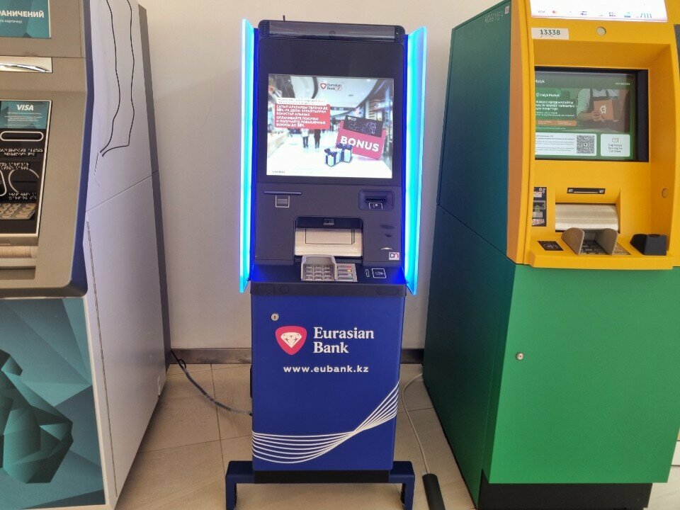 ATM'ler Eurasian Bank, Almatı, foto