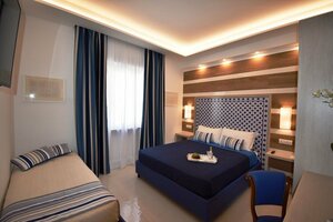 Suites Sorrento Elegance (Campania, Province of Naples, Sorrento, Via Fuoro, 3), otel  Sorrento'dan