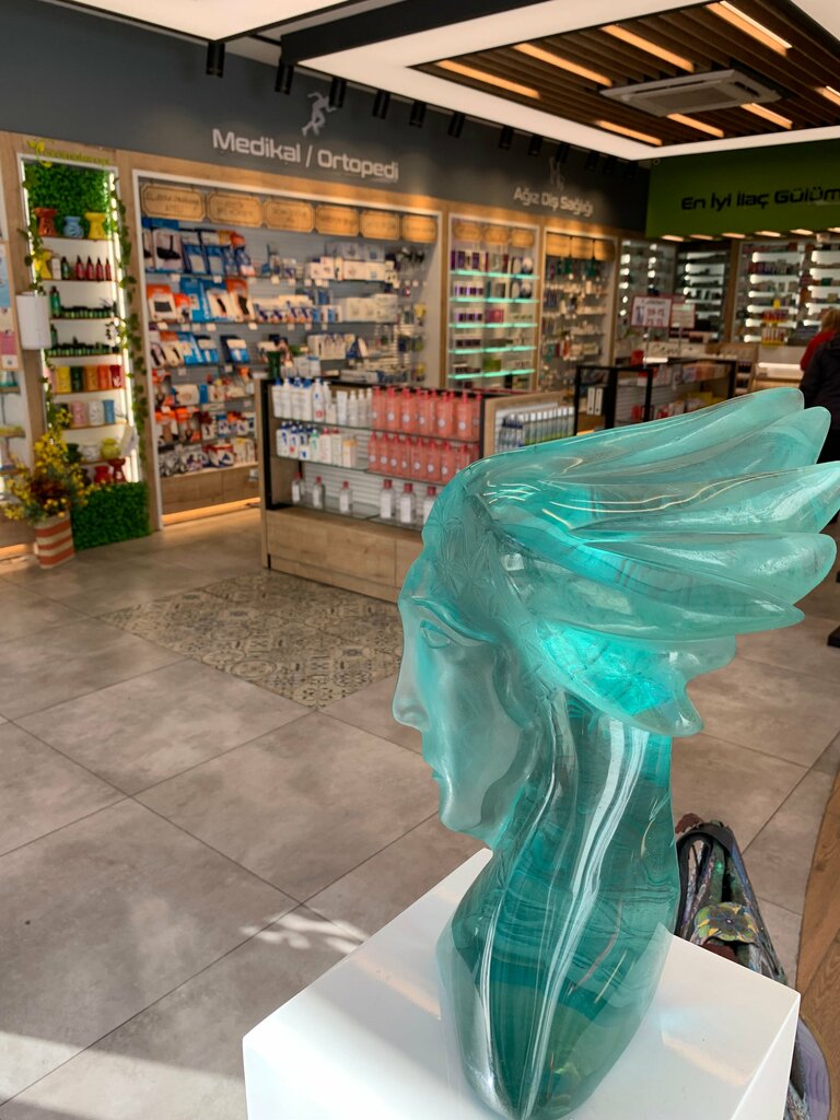 Eczaneler Cemre Eczanesi, İstanbul, foto