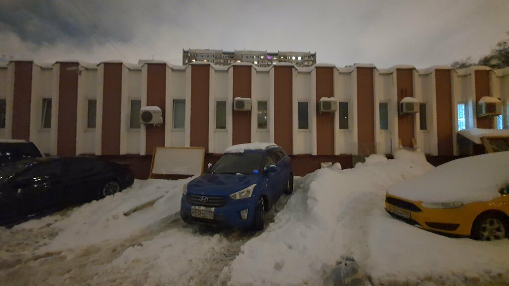 Ayrı çöp toplama noktası Collection of unwanted clothes Goodwill, Moskova, foto