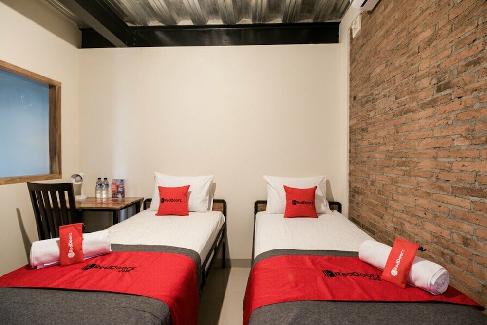 Otel RedDoorz Syariah @ Babadan Baru Jakal, Dünya, foto
