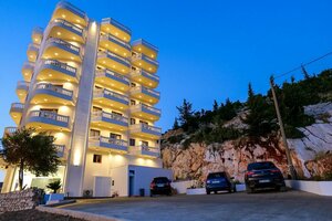 Sky Way Skk Luxury Apartments (Vlorë County, Sarandë), otel  Avlonya İli'nden