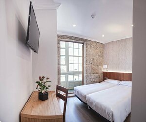 Pensión O Códice (Calle do Franco No:6, Santiago de Compostela), otel  Santiago de Compostela'dan