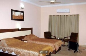 Hotel Pameer (Province of Khyber Pakhtunkhwa, Swat District, City of Mingora), otel  Mingaora'dan