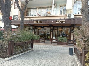Gusto (Abovyan Street No:13, Yerevan), restoran  Erivan'dan